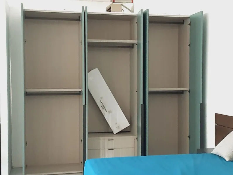 Armadio Liscia realizzato in laccato opaco di Moretti compact scontato -56%