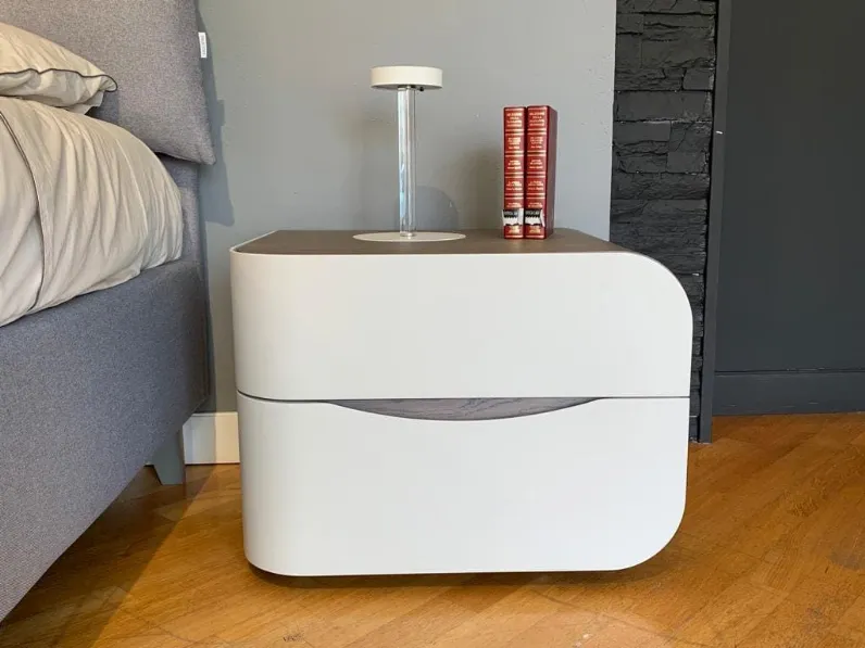 Comodino Eikon Voltan: perfetto per una camera moderna! Scontato!