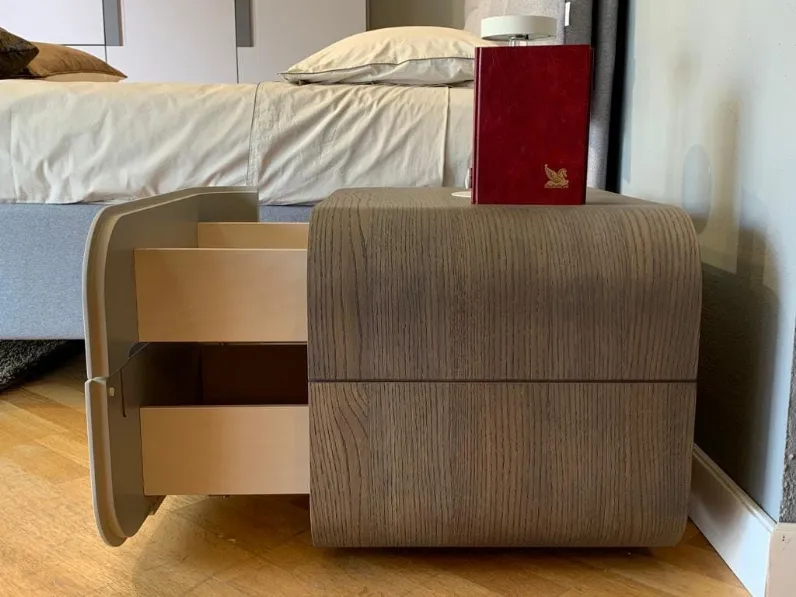 Comodino Eikon Voltan: perfetto per una camera moderna! Scontato!