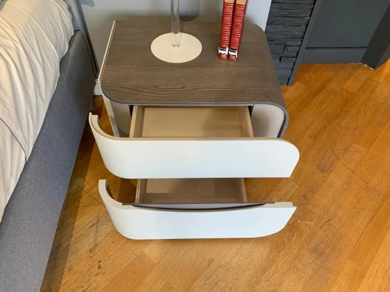 Comodino Eikon Voltan: perfetto per una camera moderna! Scontato!