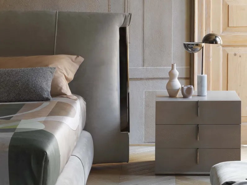 Comodino Ari Flou: design unico, prezzo eccezionale.