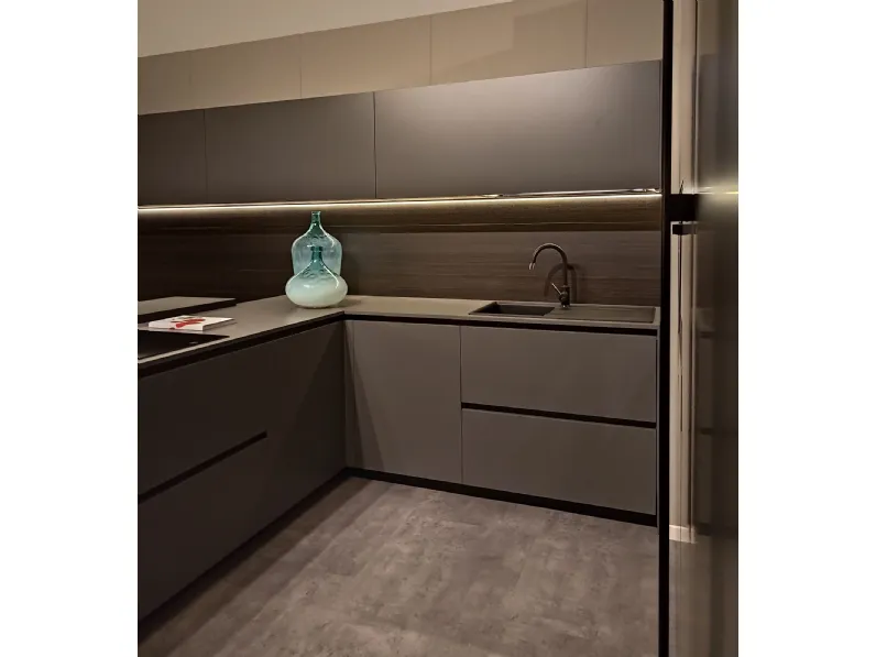 Cucina 2.1 gola peltro design grigio con penisola Copat cucine scontata 30%