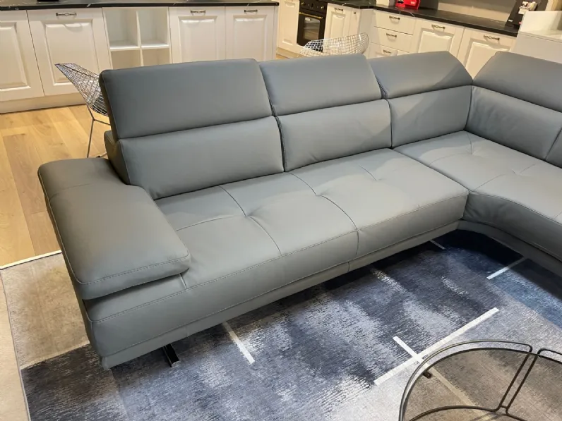 Divano angolare modello Mauritius di Calia con forte sconto