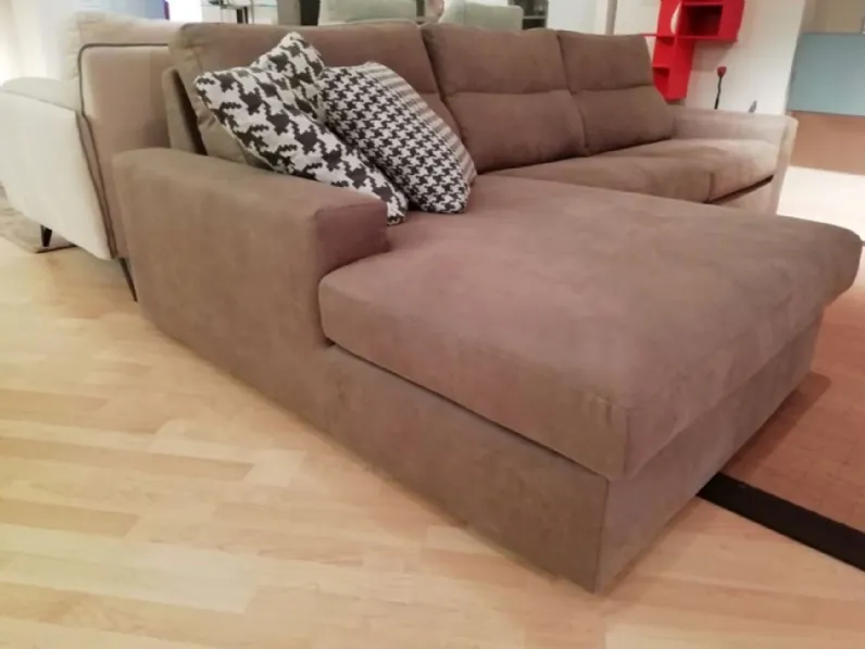 Divano con penisola Kommodo Rigosalotti a prezzi outlet