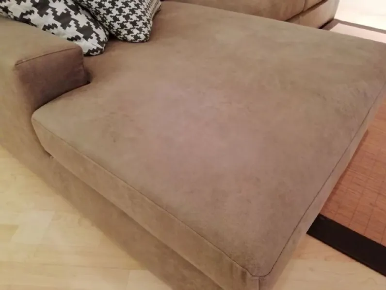 Divano con penisola Kommodo Rigosalotti a prezzi outlet