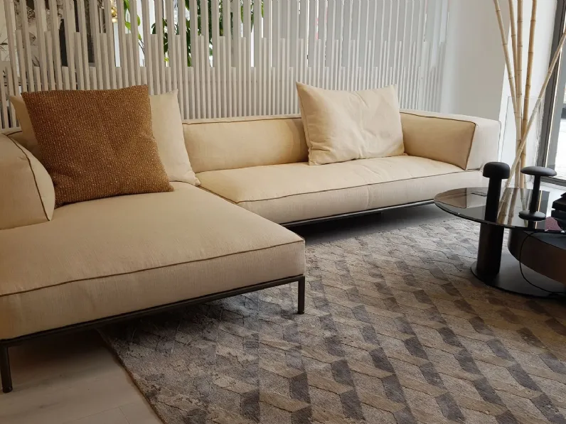 Divano da 5 posti modello Perry up di Flexform scontato