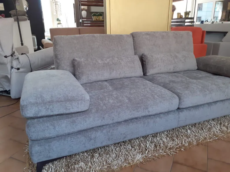 Divano Serena di Nicoletti home in stile design a prezzo Outlet