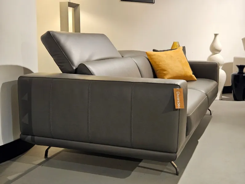 Divano moderno pelle Keaton di Divanidea con sconto del - 40%