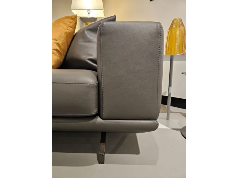 Divano moderno pelle Keaton di Divanidea con sconto del - 40%