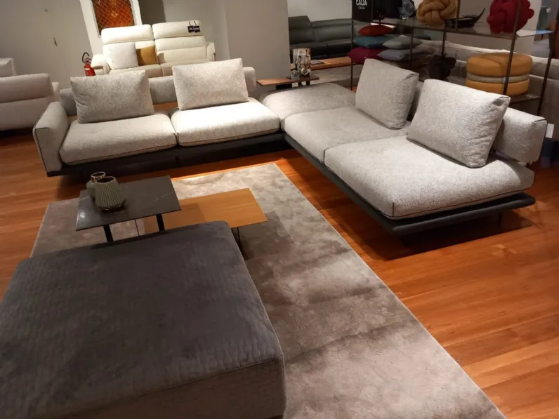 Divano angolare Modello percy Max divani: con uno SCONTO ESCLUSIVO del 50%