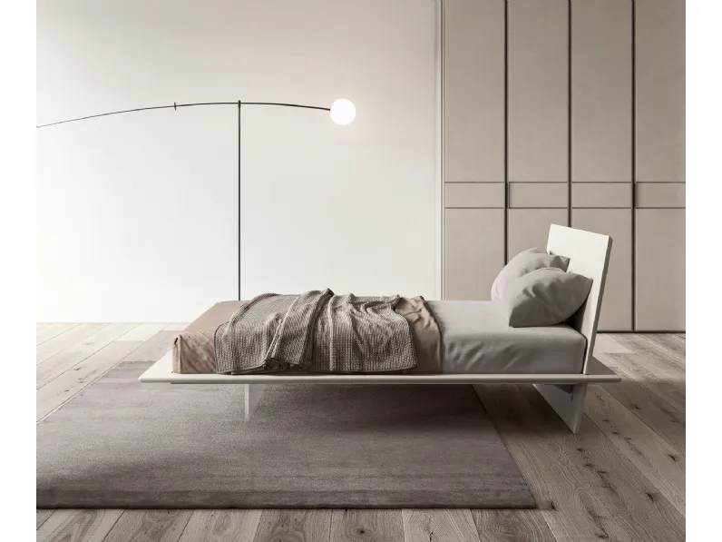 Letto design con gambe Plana Presotto a prezzo ribassato