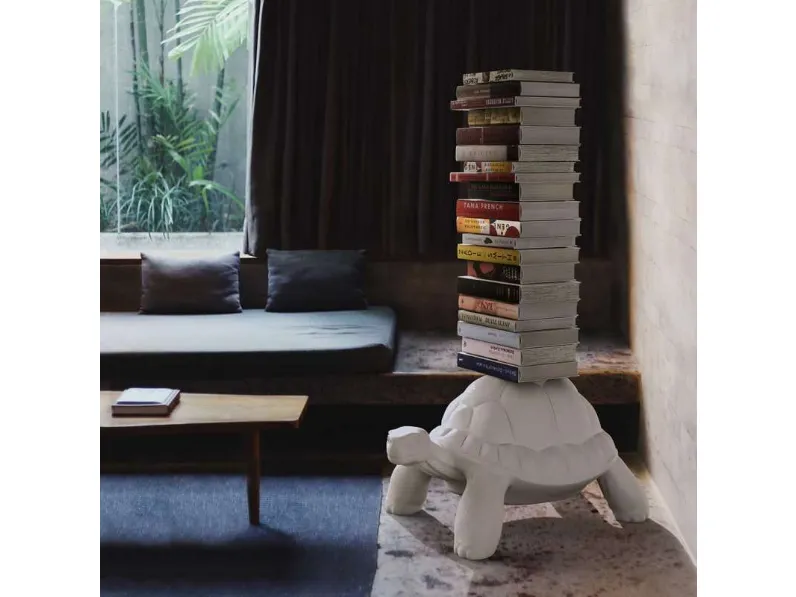 Libreria turtle carry bookcase in stile moderno di Qeeboo in OFFERTA OUTLET