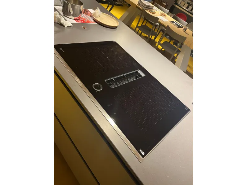 Innovativo piano cottura Piano cottura a induzione con cappa integrata di Neff con forte sconto