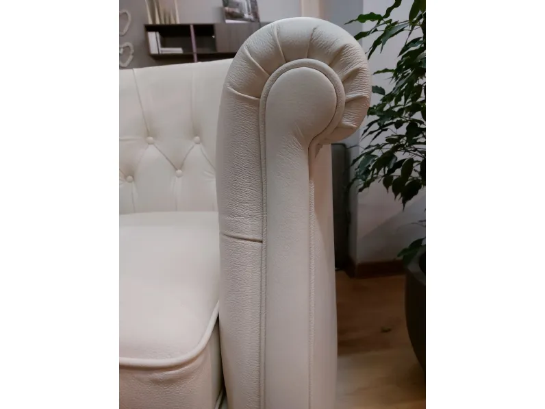 Poltroncina Sabri capitonnè Con seduta fissa Art salotti a prezzi outlet