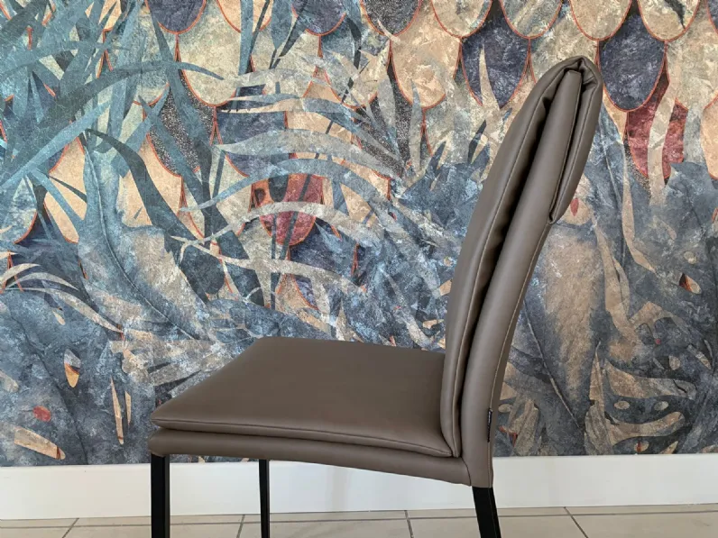 Sedia in ecopelle modello Carmen di Calligaris