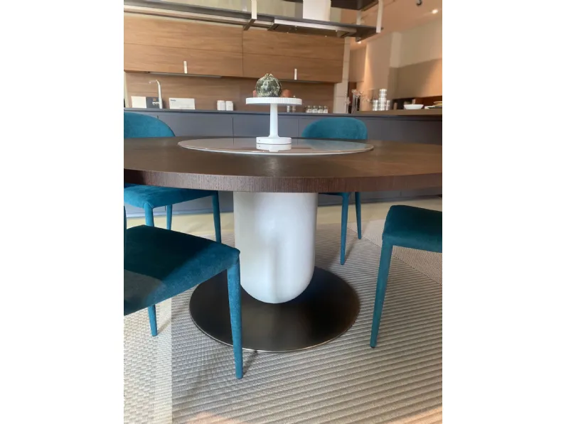 Tavolo Ettore Pianca in altri materiali. Fisso, robusto e durevole.