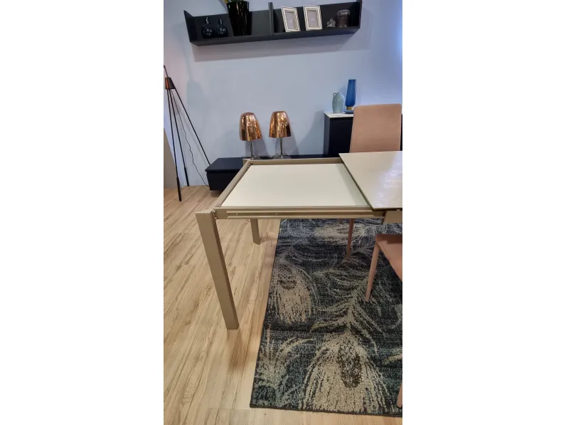 Tavolo sagomato in altri materiali Paris di Ingenia in Offerta Outlet