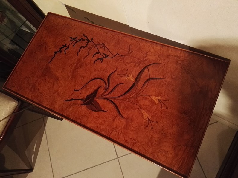 TAVOLINO RETTANGOLARE RADICA CON INTARSIO A FIORI SCONTATO DEL 30%