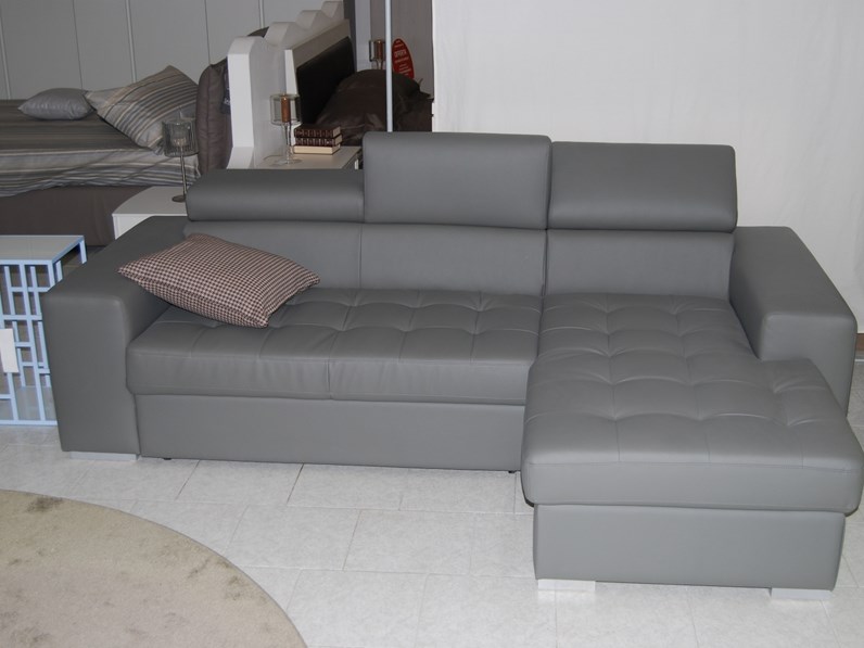 Divano con penisola ecopelle in poliuretano Artigianale a prezzo Outlet
