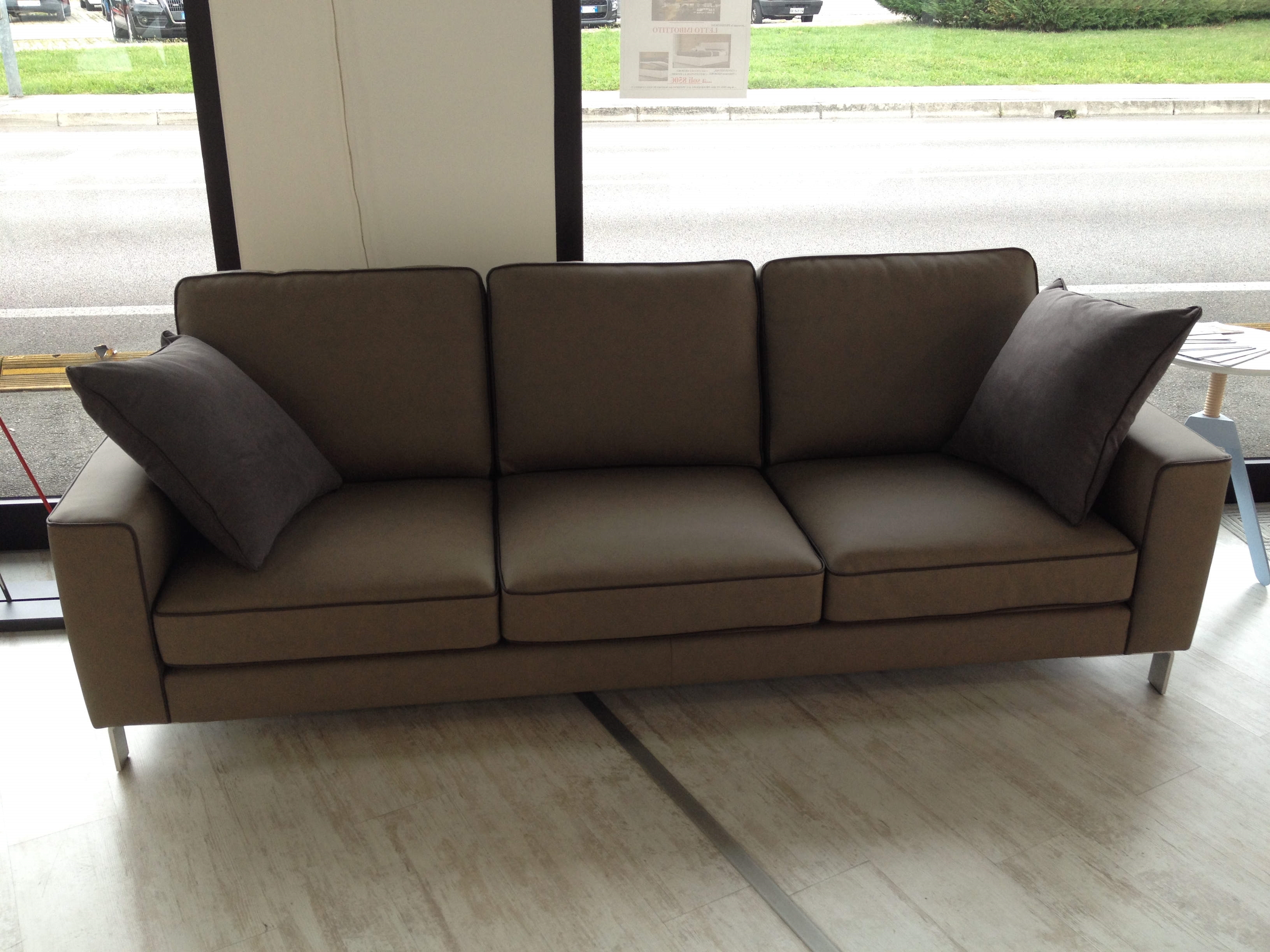 Divano 3 posti Lecomfort mod. Russel -35 % - Divani a prezzi scontati